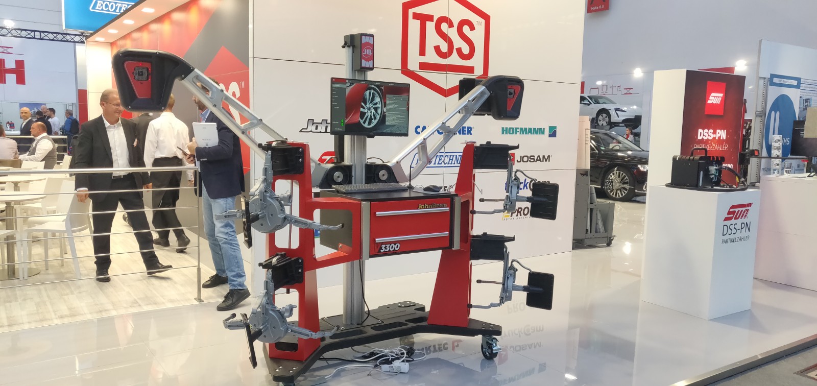 Snap-on® Total Shop Solutions innovative products on display ...