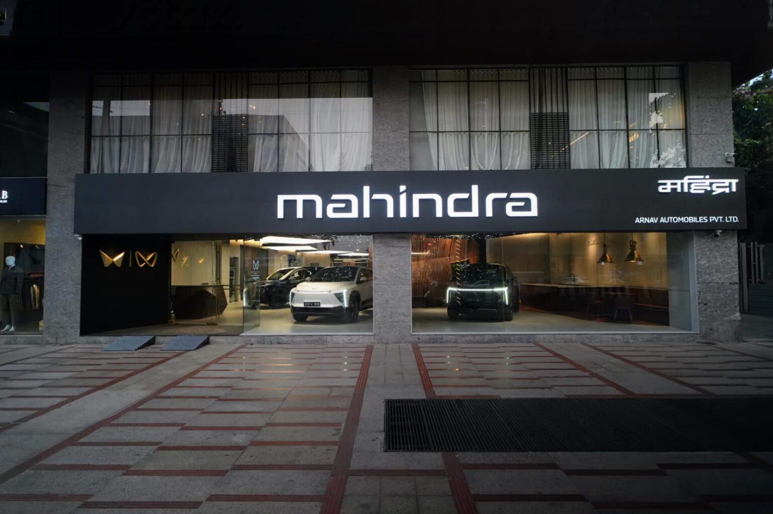 Arnav Automobiles inaugurates state-of-the-art Mahindra showroom at ...
